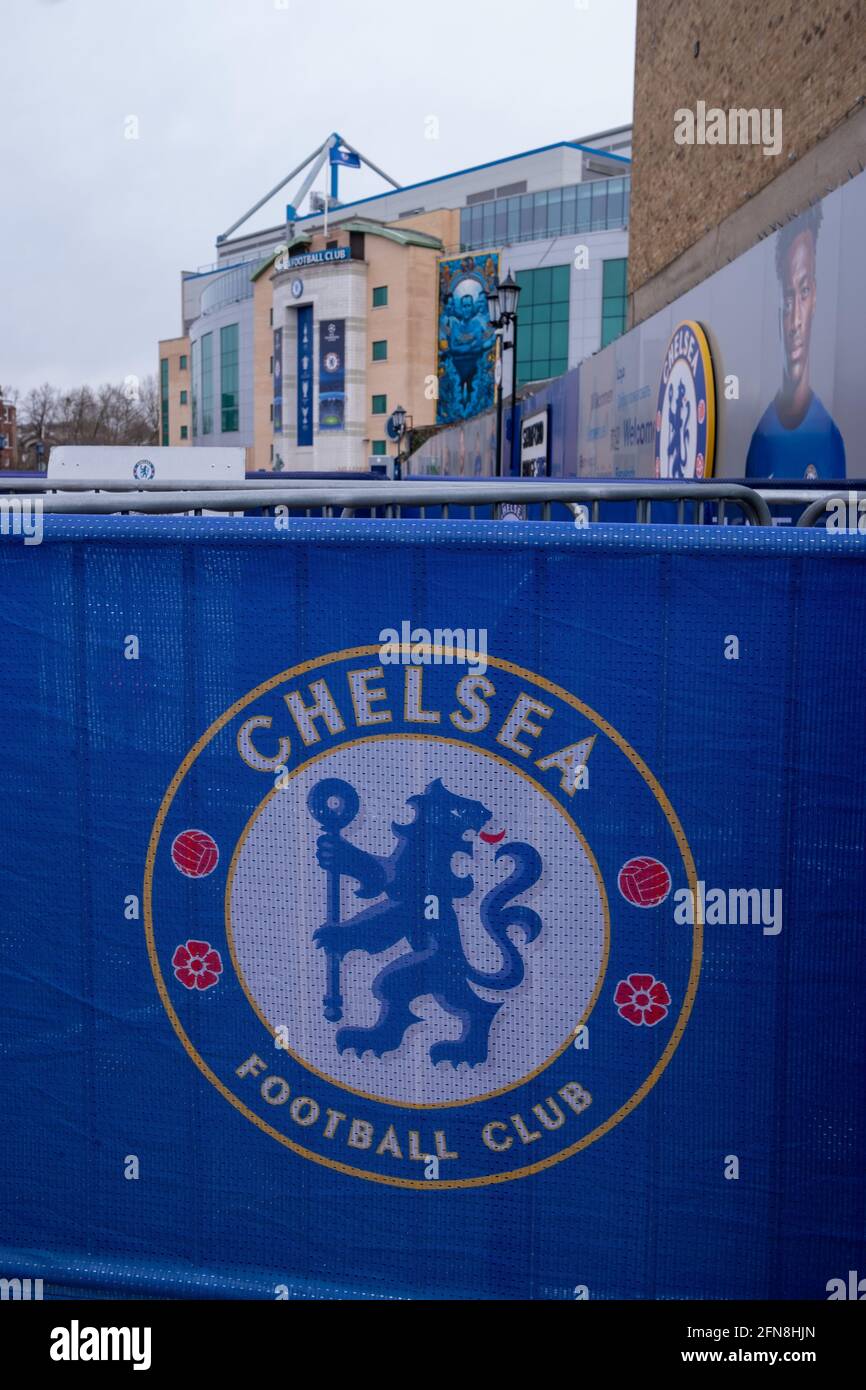 Football stadium road sign hi-res stock photography and images - Alamy