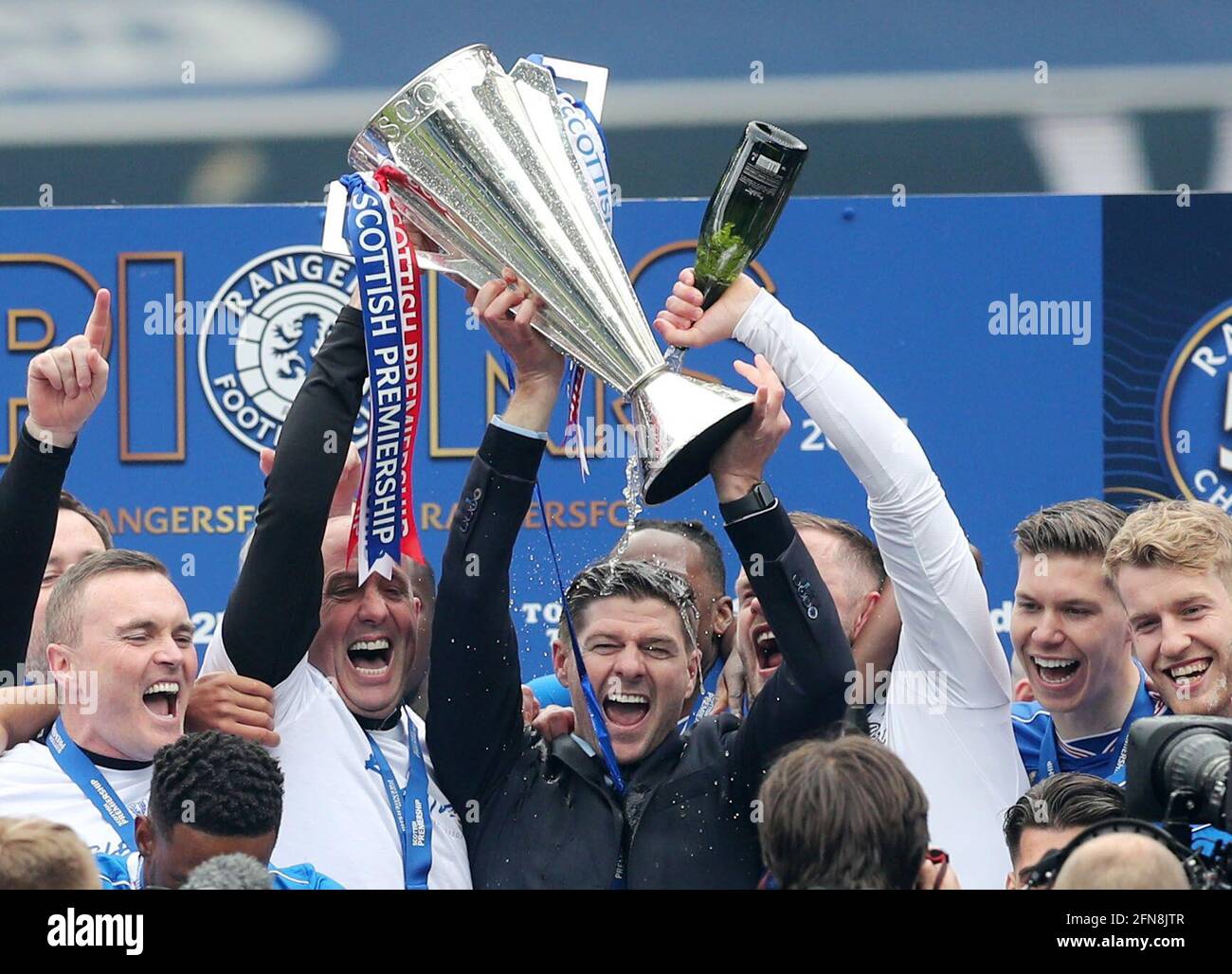 Rangers scottish premiership trophy hi-res stock photography and images ...