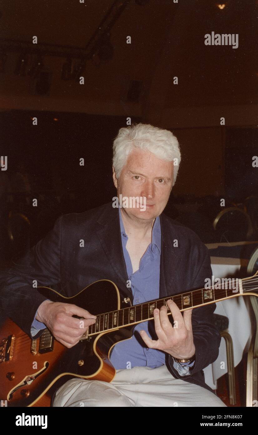 Jazz guitarist fred guy hi-res stock photography and images - Alamy