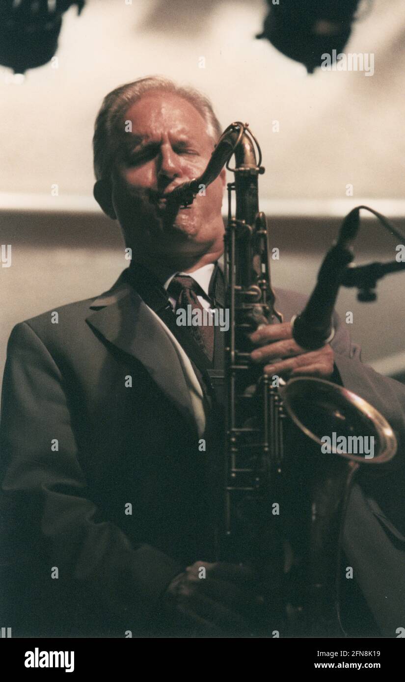 Scott hamilton saxophonist hi-res stock photography and images - Alamy