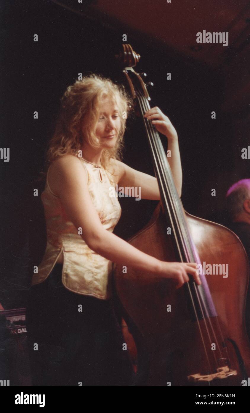 Parrott nicki hi-res stock photography and images - Alamy