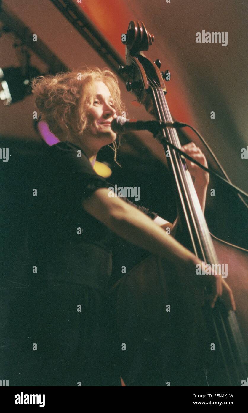 Parrott nicki hi-res stock photography and images - Alamy