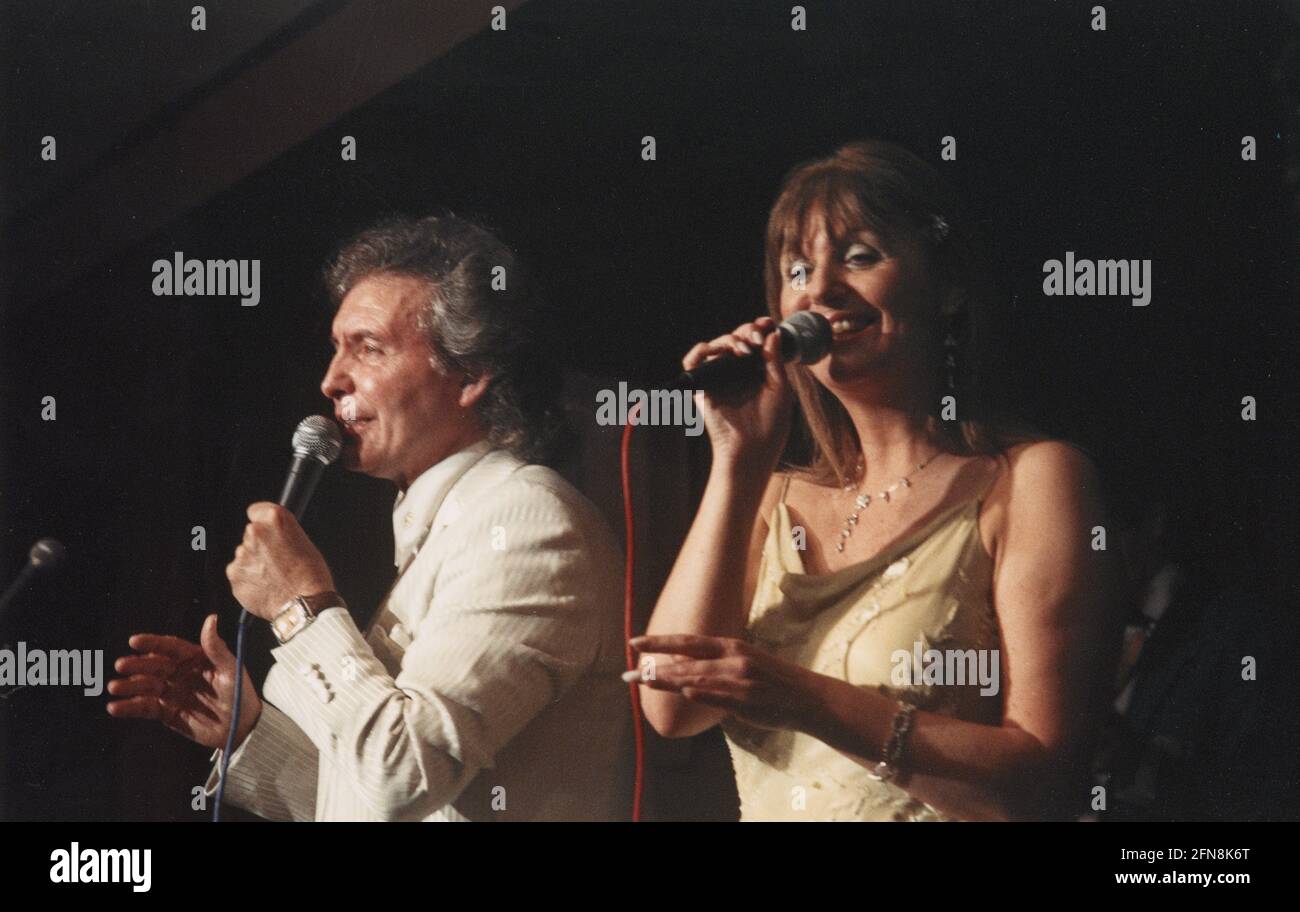 Unknown female hi-res stock photography and images - Alamy