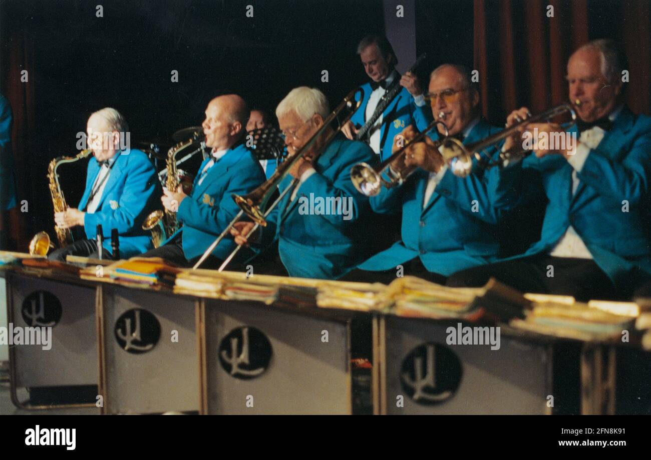 Joe loss orchestra hi-res stock photography and images - Alamy