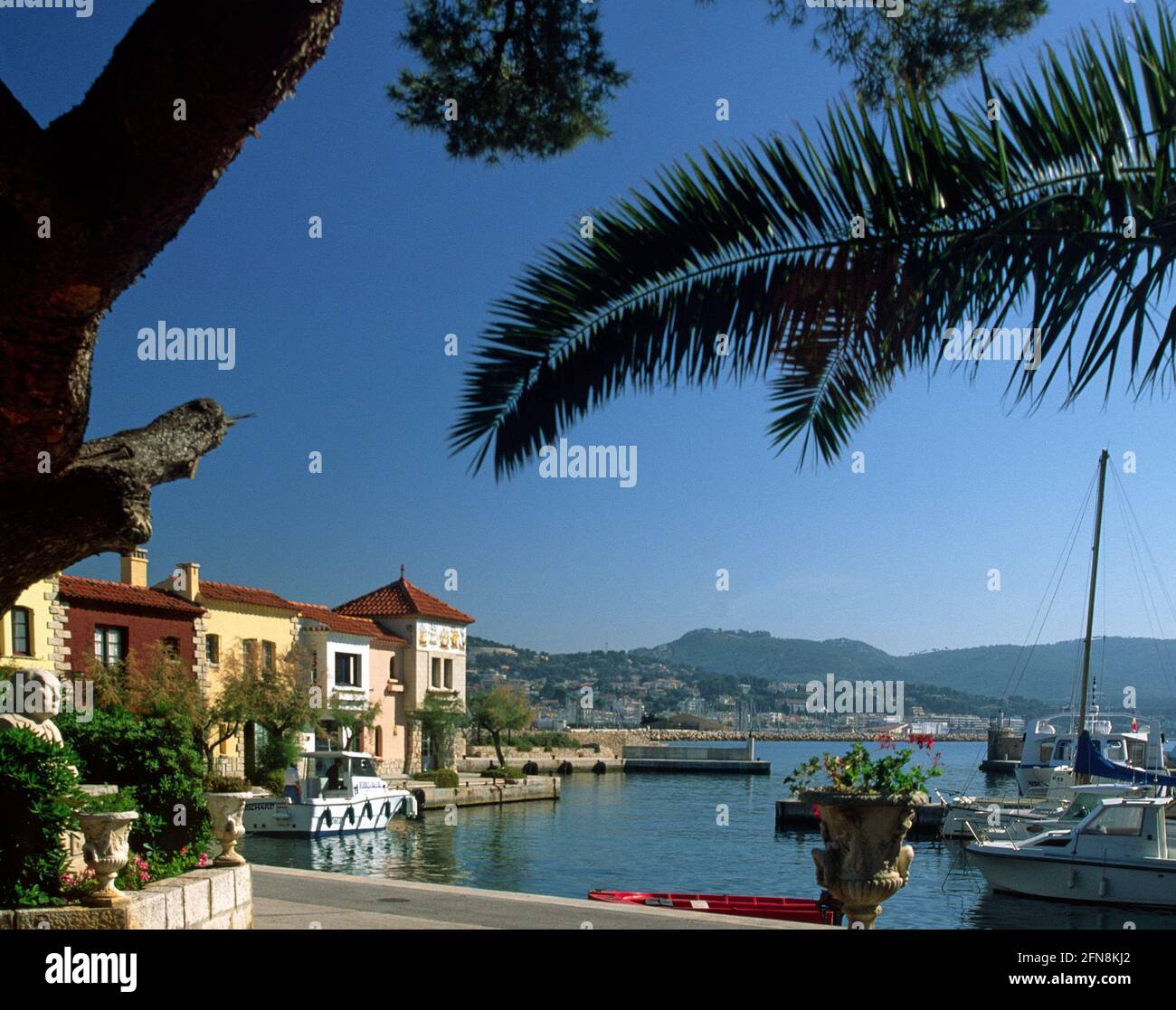 Small private island hi-res stock photography and images - Alamy