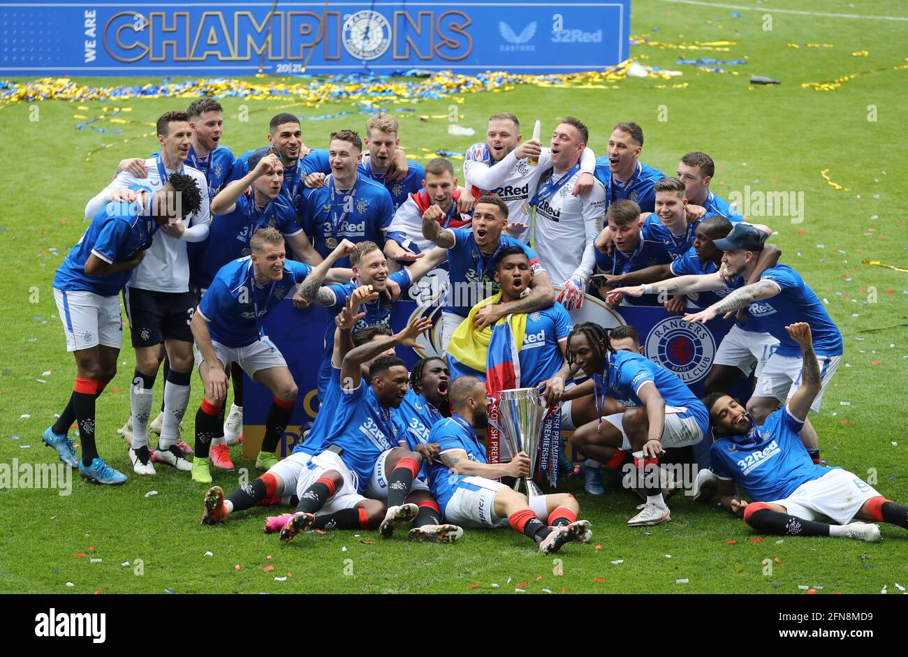Rangers scottish premiership trophy hi-res stock photography and images ...