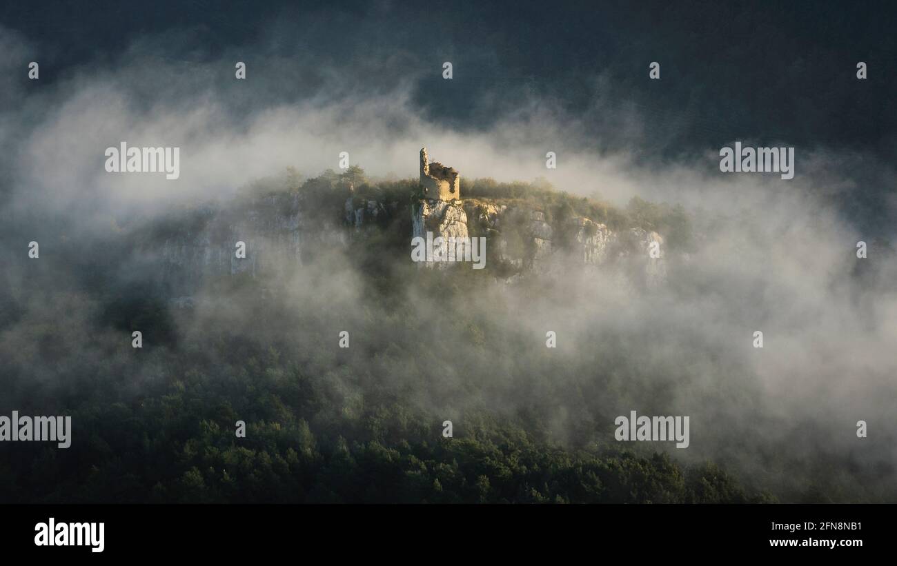 Castillo de la naturaleza hi-res stock photography and images - Alamy
