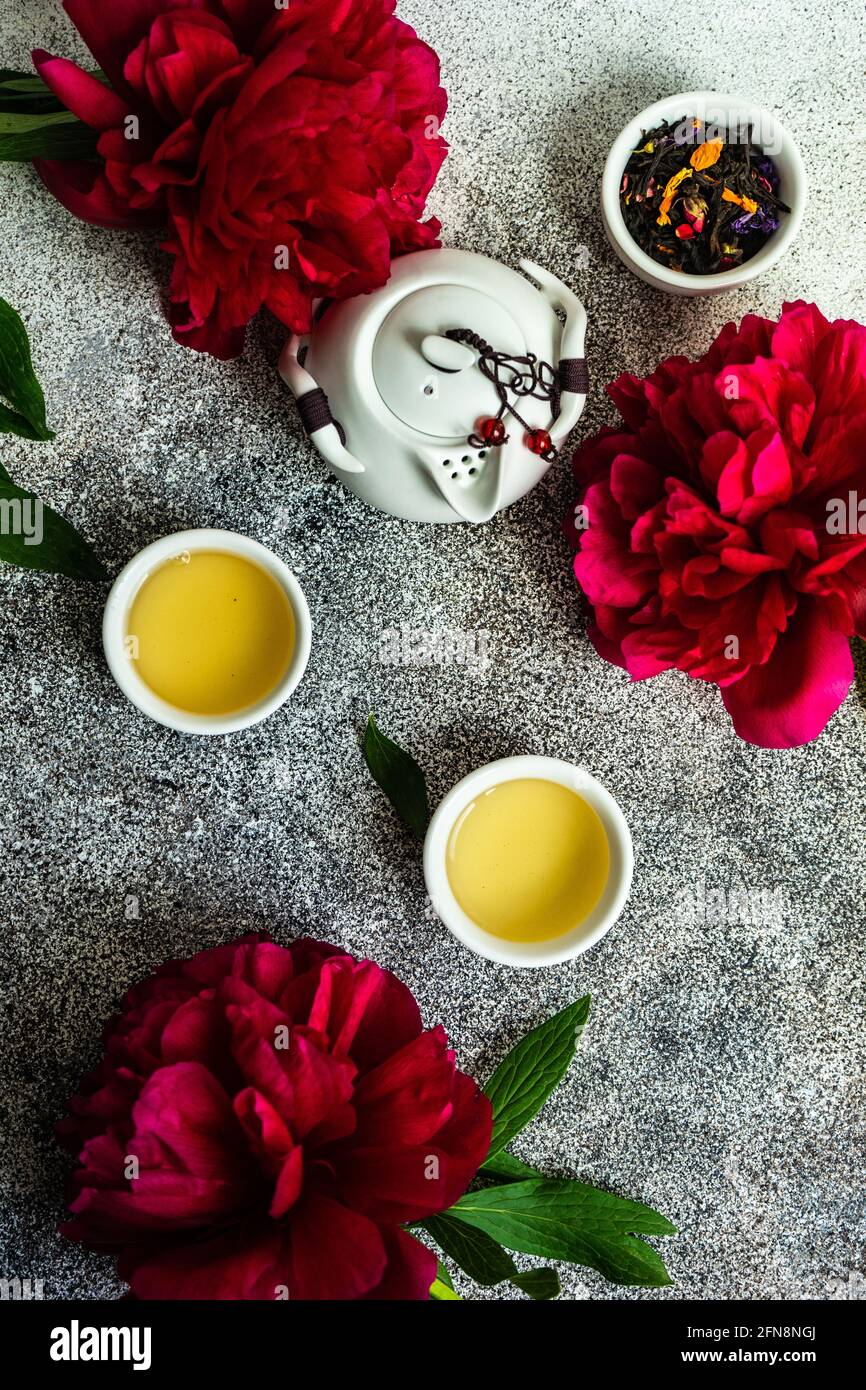 Japanese tea ceremony table setting hi-res stock photography and images ...