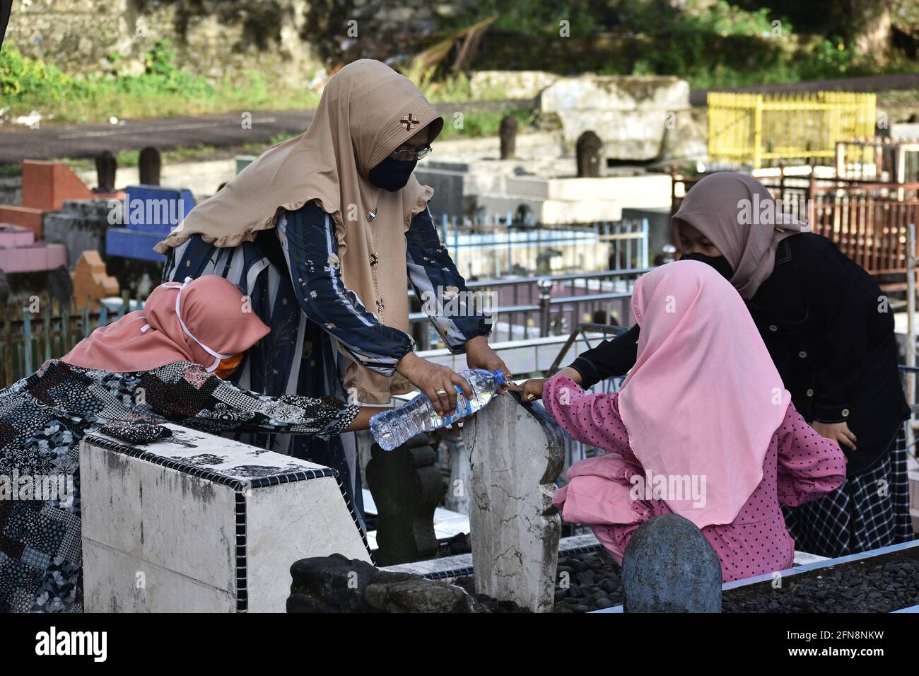 Soppeng, Indonesia. 15th May, 2021. A number of Soppeng residents were ...