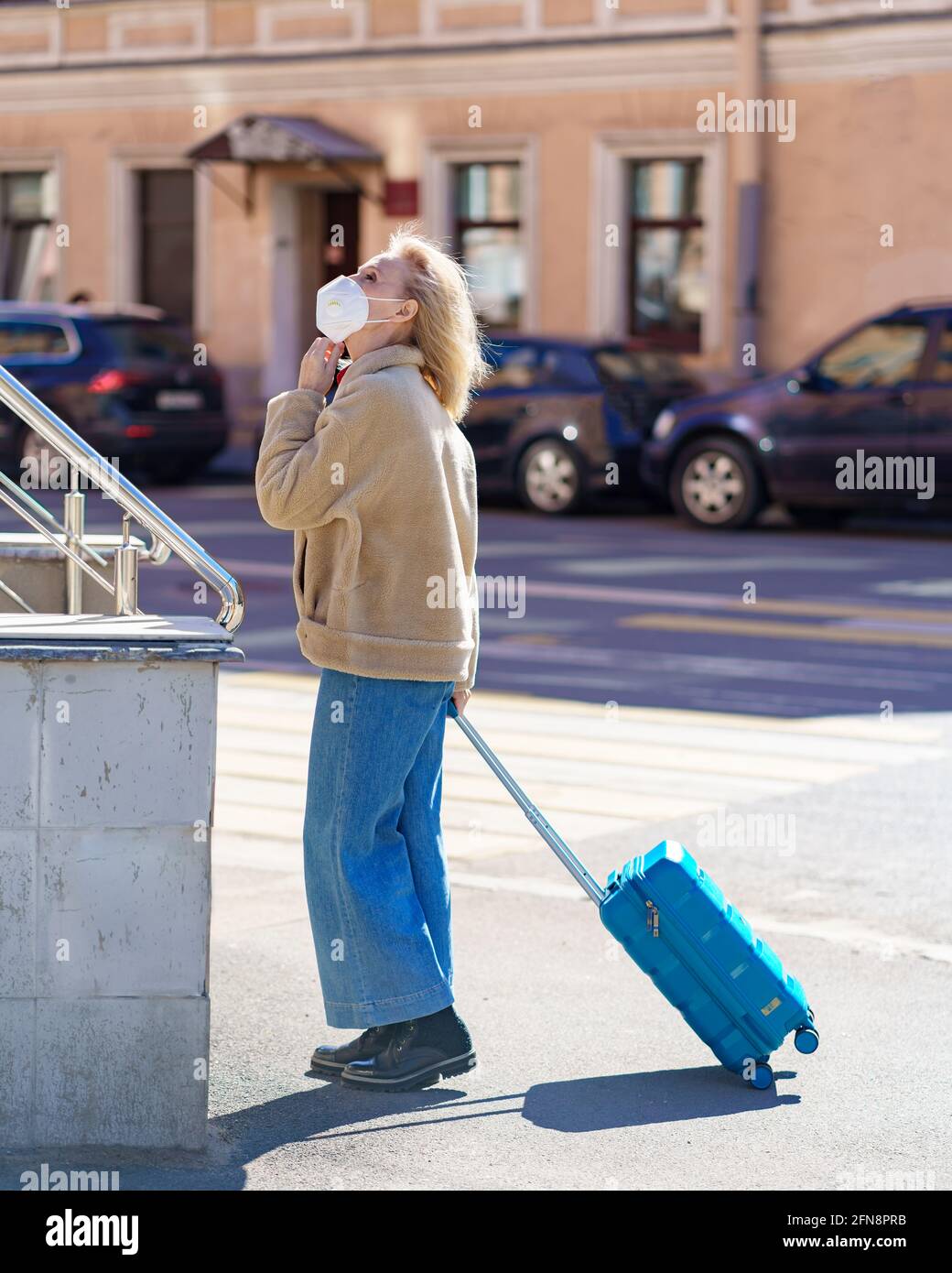 Lost elderly walking hi-res stock photography and images - Alamy