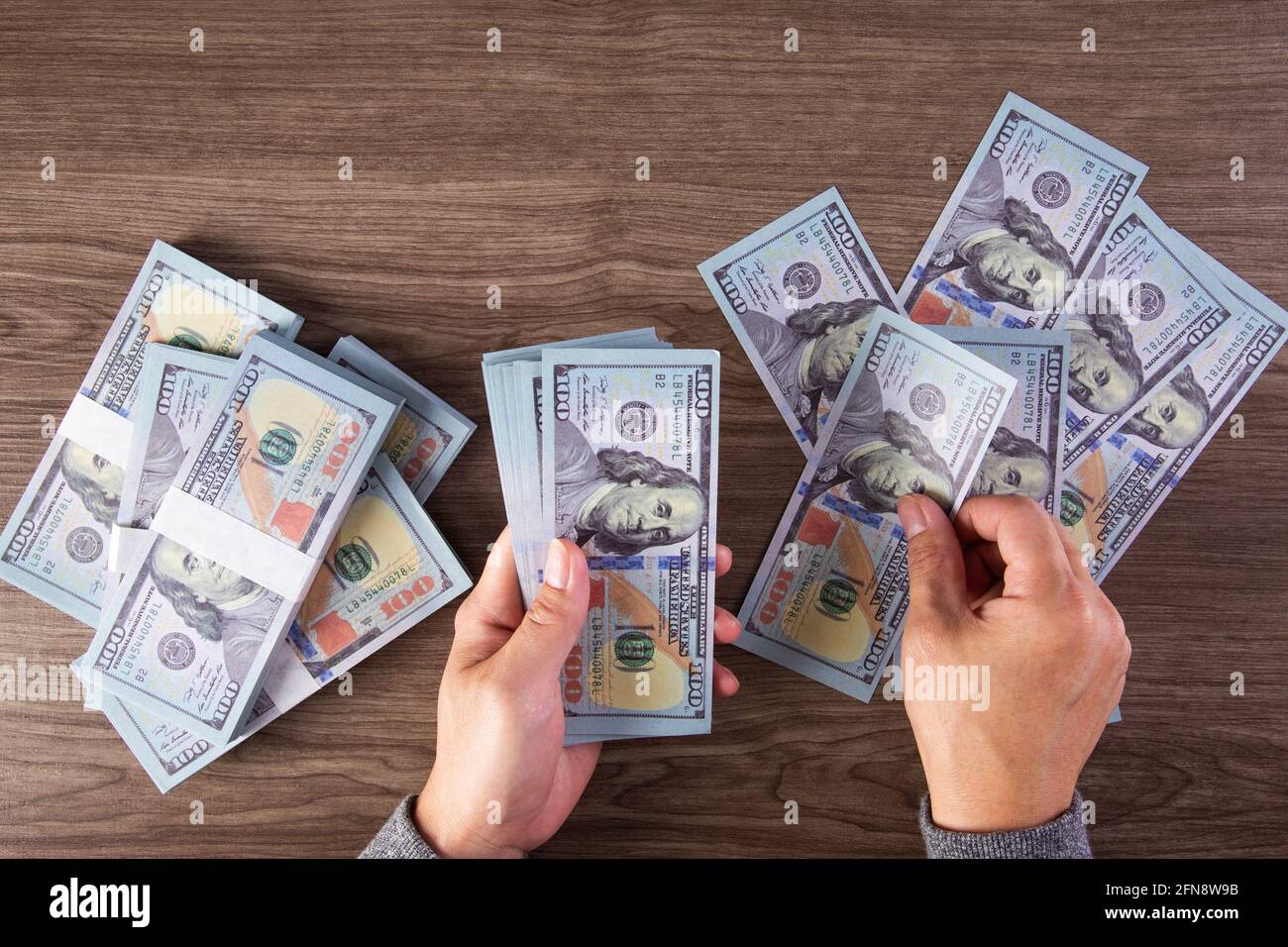 100 usd hi-res stock photography and images - Alamy