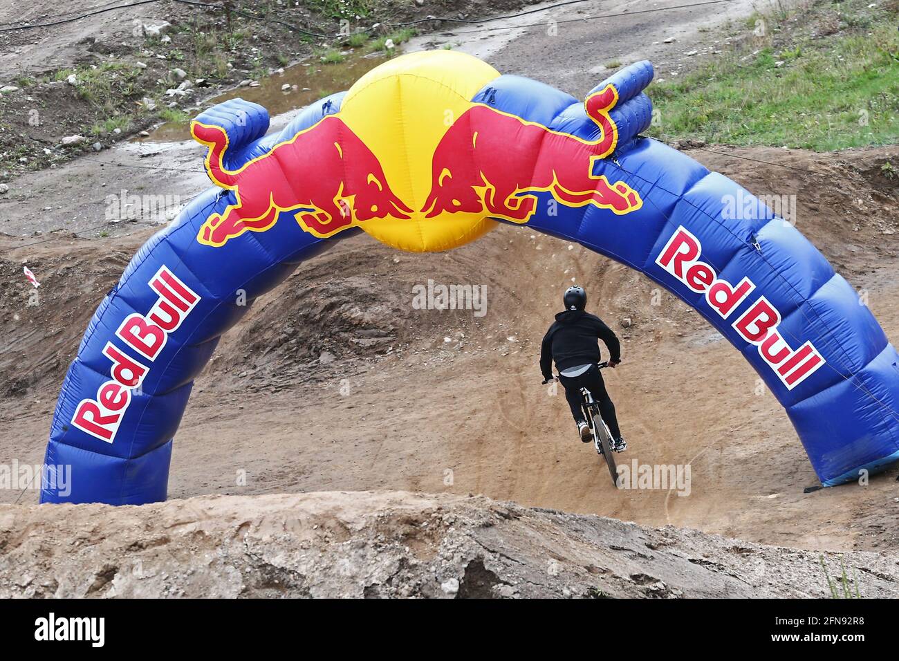 Red bull cyclist hi-res stock photography and images - Alamy