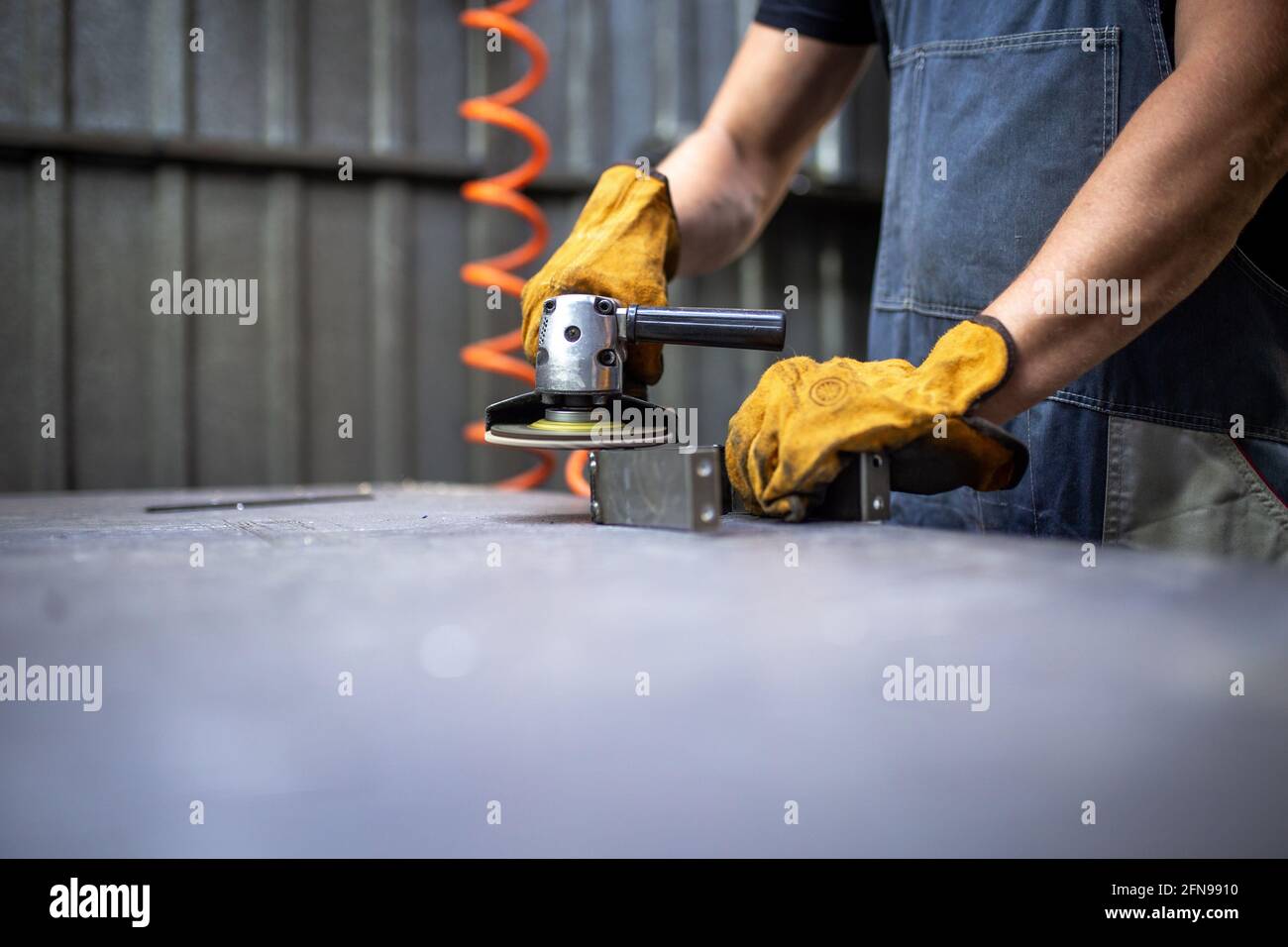 hands work grinder tool on a metal surface Stock Photo - Alamy
