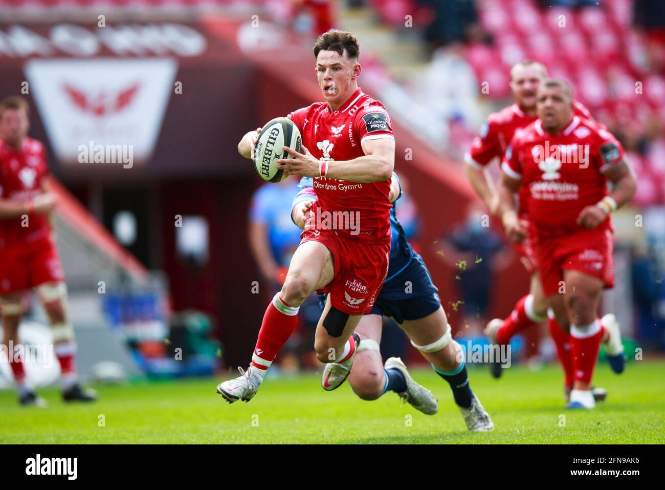 Scarlets rugby rogers hi-res stock photography and images - Alamy