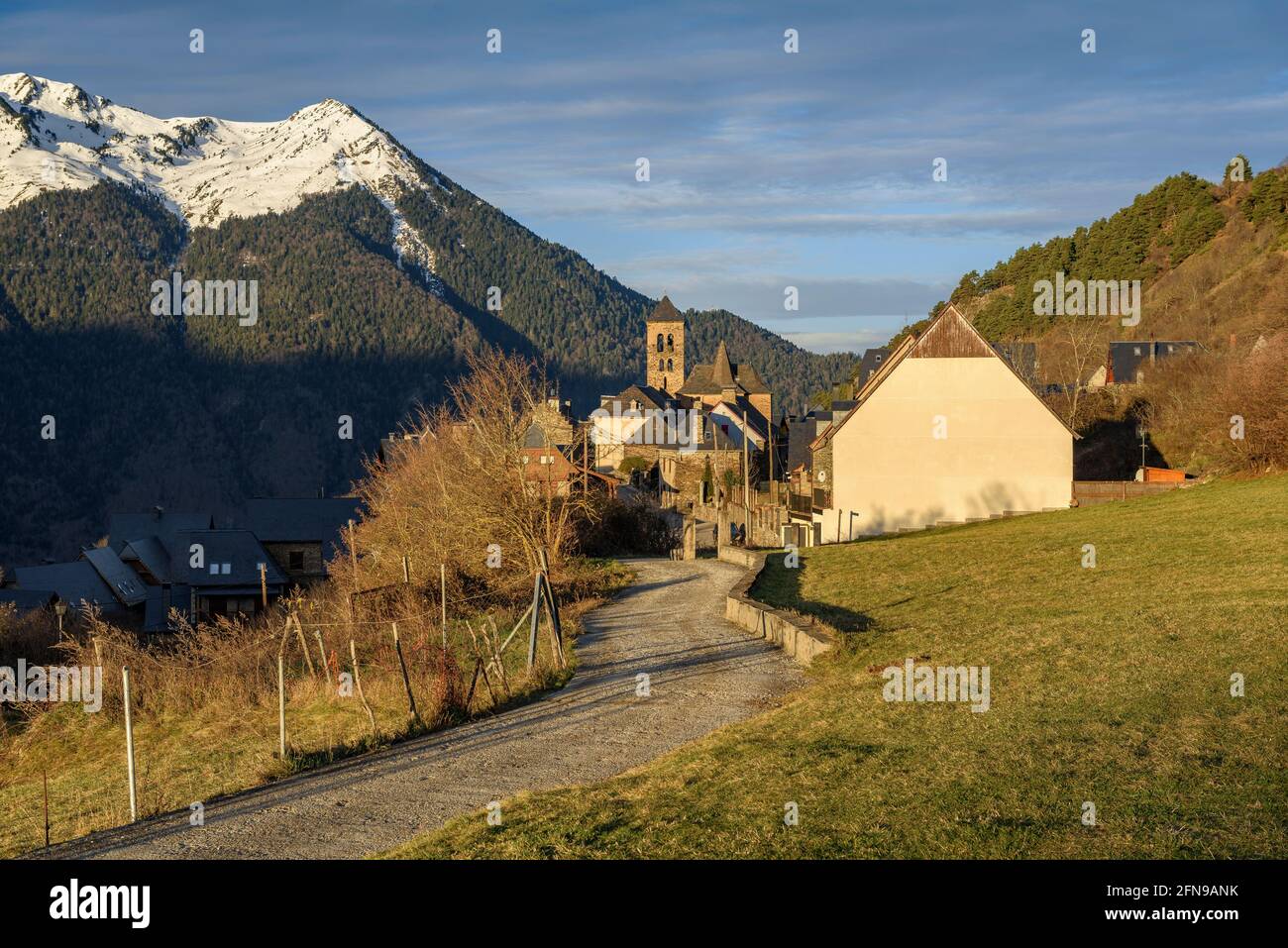 Views of Vilamòs village and the surrounding mountains (Aran valley ...