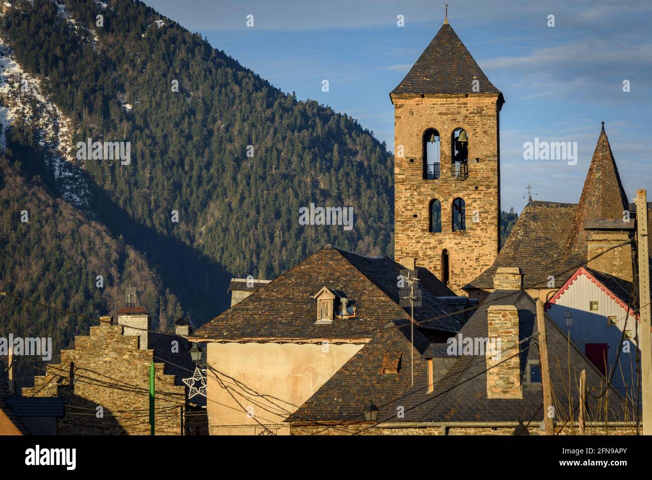 Views of Vilamòs village and the surrounding mountains (Aran valley ...