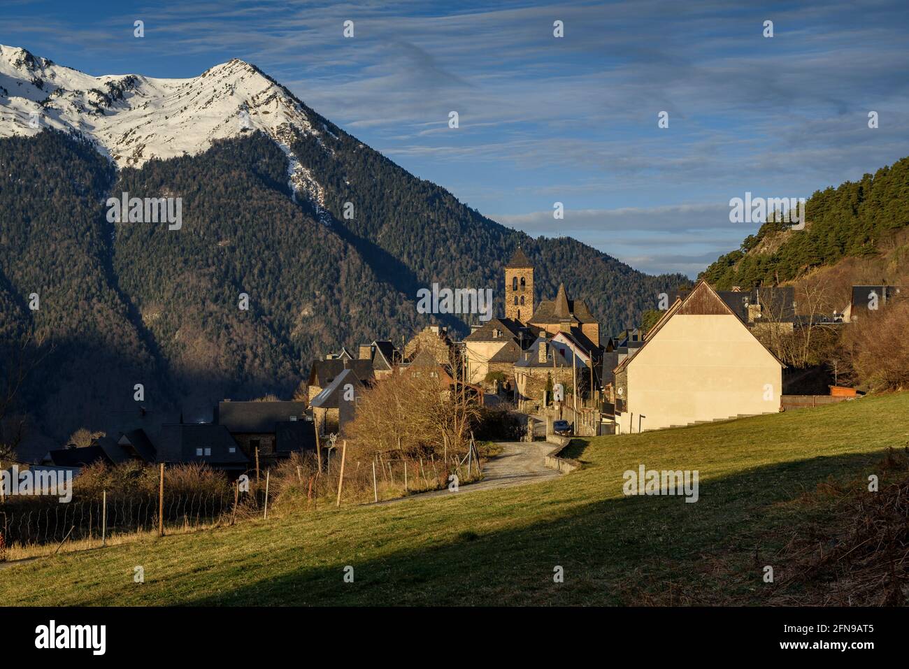 Views of Vilamòs village and the surrounding mountains (Aran valley ...