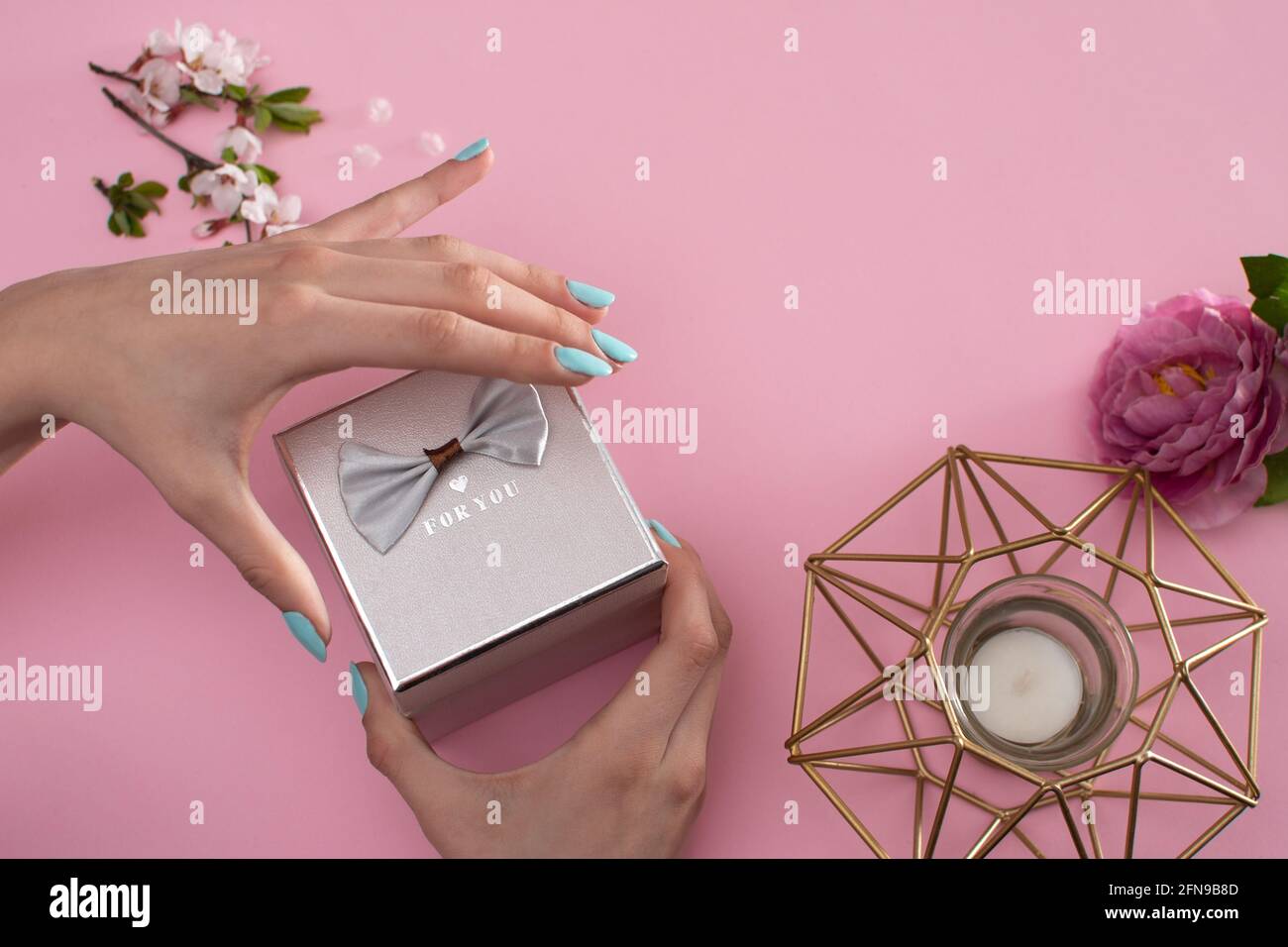 In the hands of a girl gift box. Layout Stock Photo - Alamy