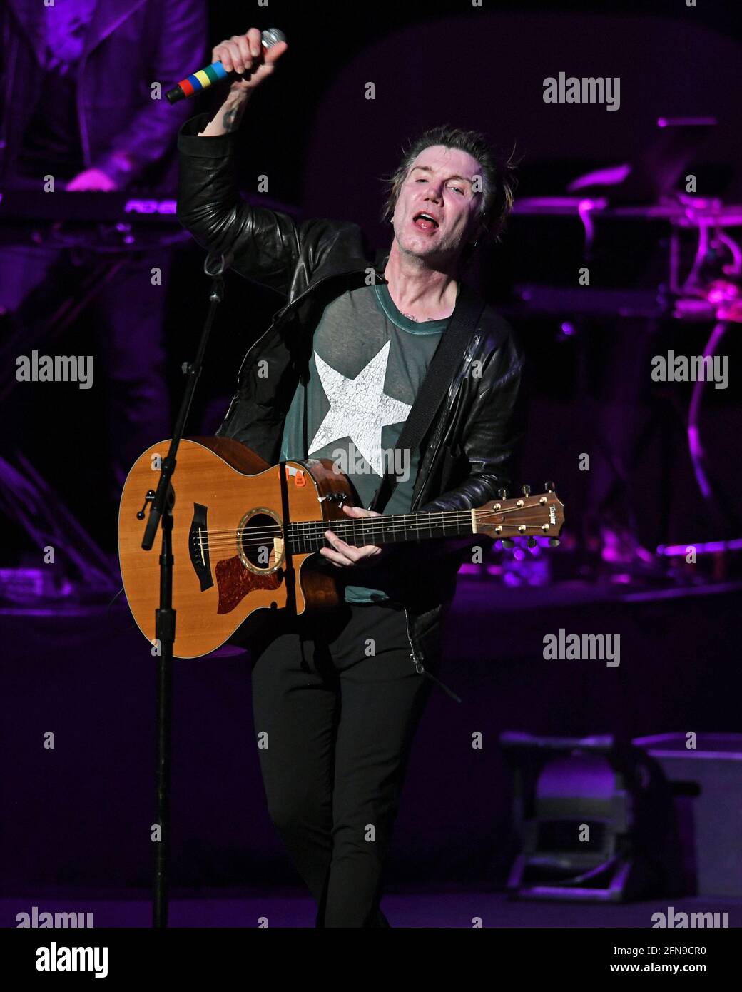 Johnny rzeznik of the goo goo dolls hi-res stock photography and images ...