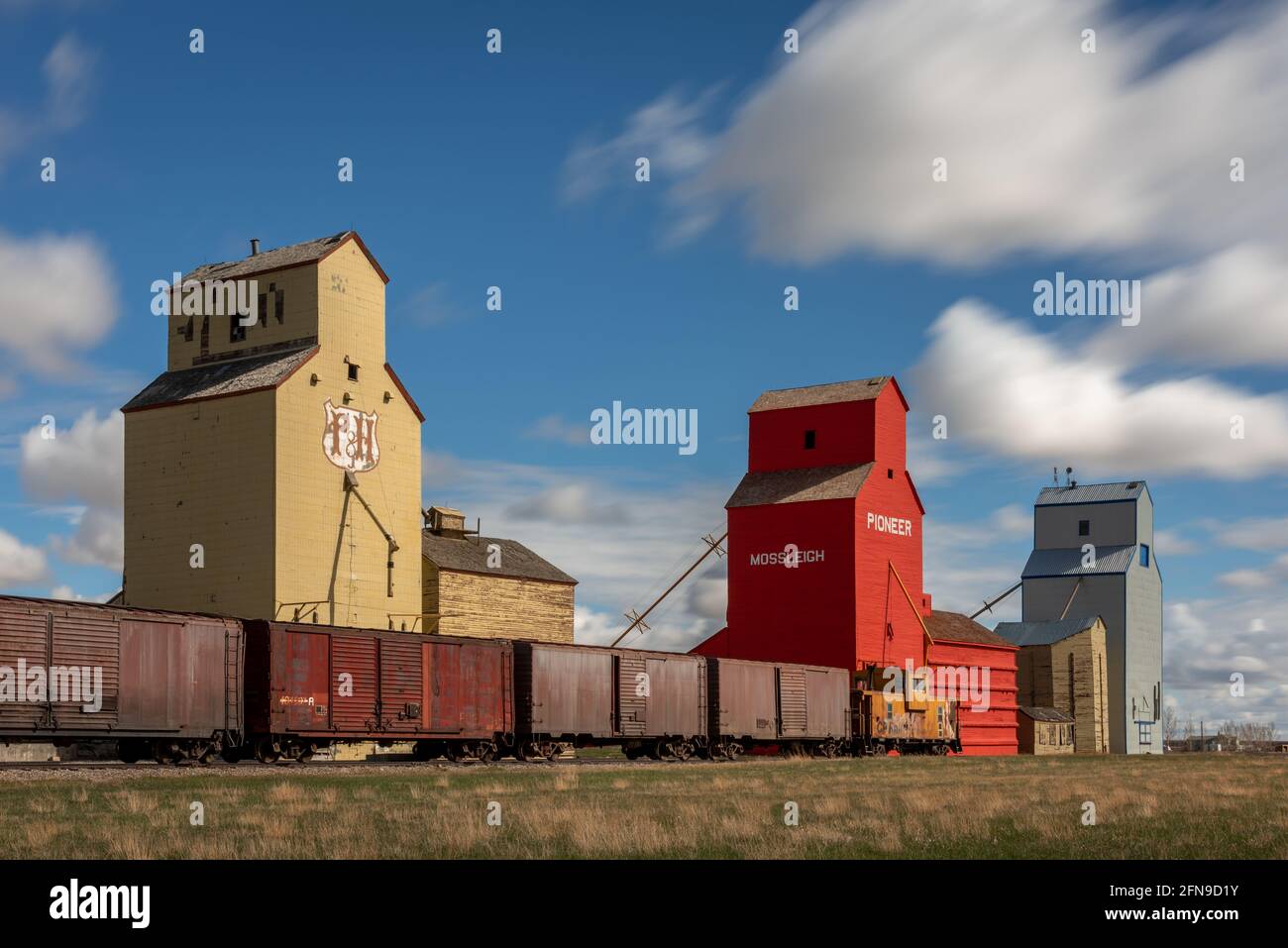 Mossleigh, Alberta - May 1, 2020: Historic elevator row in Mossleigh ...
