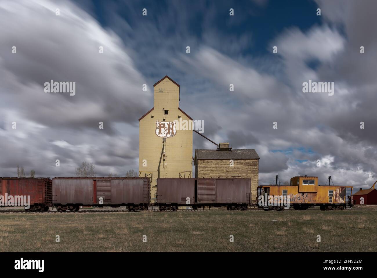 Mossleigh, Alberta - May 1, 2020: Historic elevator row in Mossleigh ...