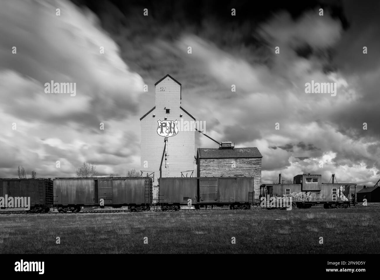 Mossleigh, Alberta - May 1, 2020: Historic elevator row in Mossleigh ...