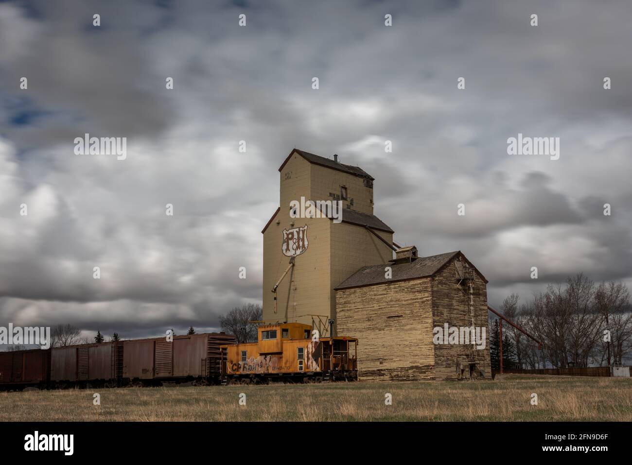 Mossleigh, Alberta - May 1, 2020: Historic elevator row in Mossleigh ...