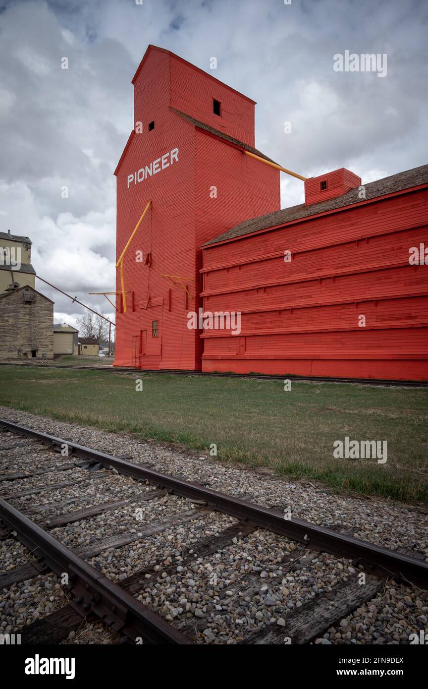 Mossleigh, Alberta - May 1, 2020: Historic elevator row in Mossleigh ...