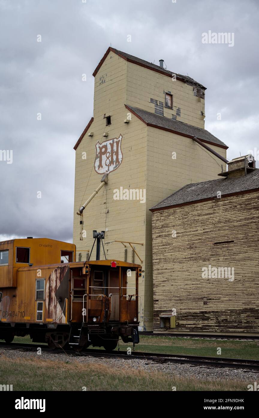 Mossleigh, Alberta - May 1, 2020: Historic elevator row in Mossleigh ...