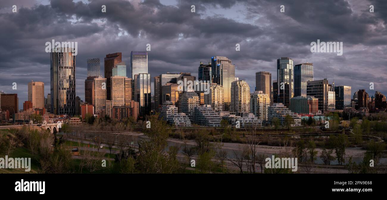 Calgary skyline hi-res stock photography and images - Alamy
