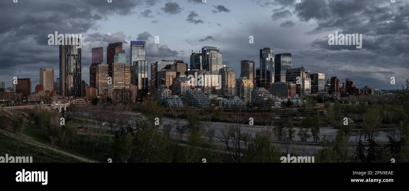 Calgary skyline in the summer hi-res stock photography and images - Alamy