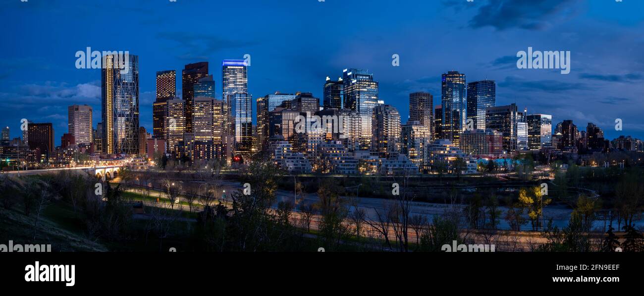 Calgary skyline in the summer hi-res stock photography and images - Alamy