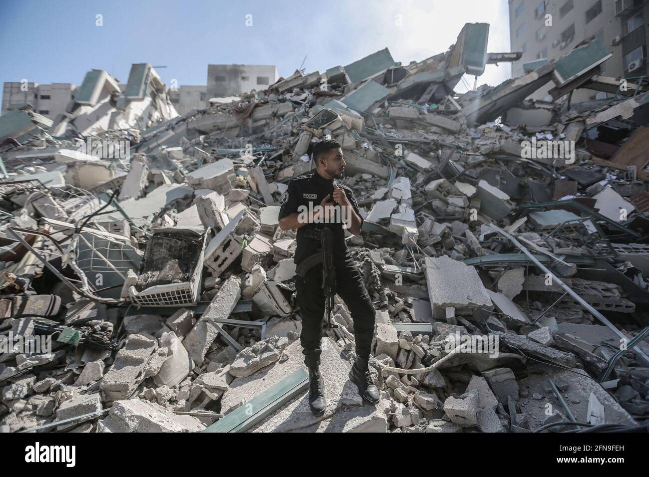 Gaza City, Palestinian Territories. 14th May, 2021. A Palestinian ...