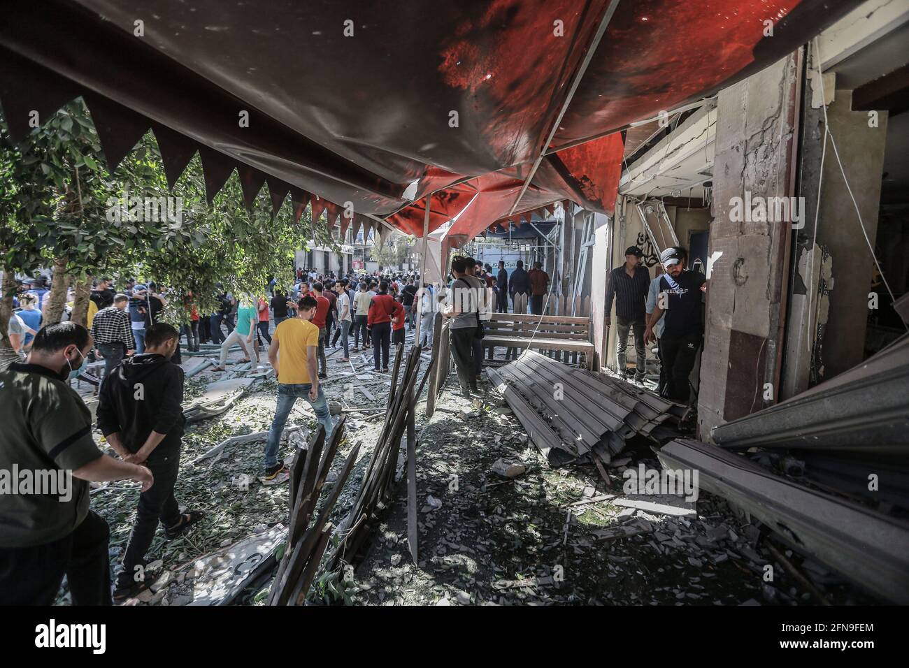 Gaza City, Palestinian Territories. 14th May, 2021. Palestinians ...