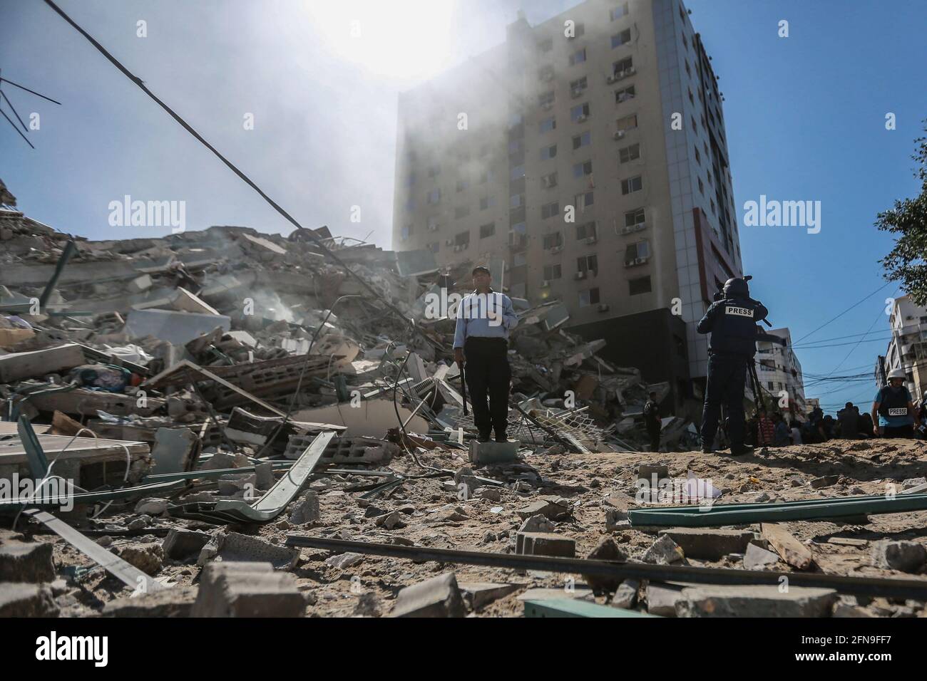 Gaza City, Palestinian Territories. 14th May, 2021. A Palestinian ...