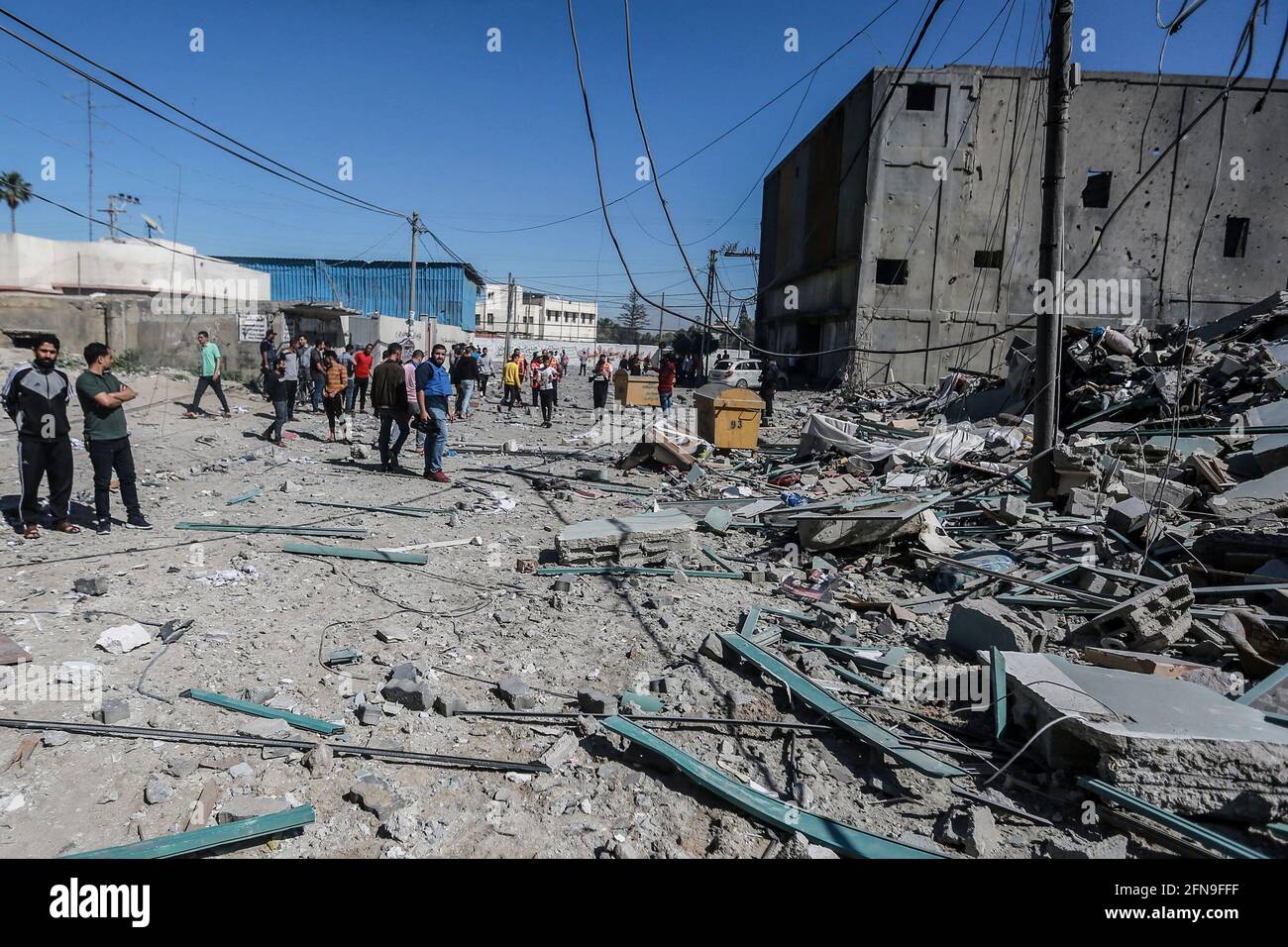 Gaza City, Palestinian Territories. 14th May, 2021. Palestinians ...