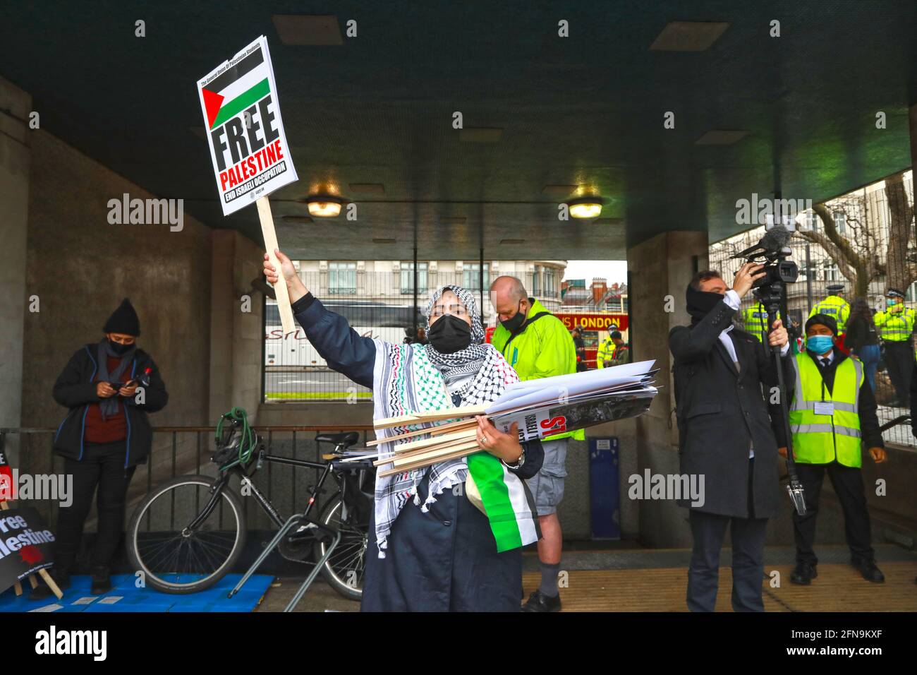 Israeli Embassy - London, UK, 15th May, 2021; Many thousands of people ...