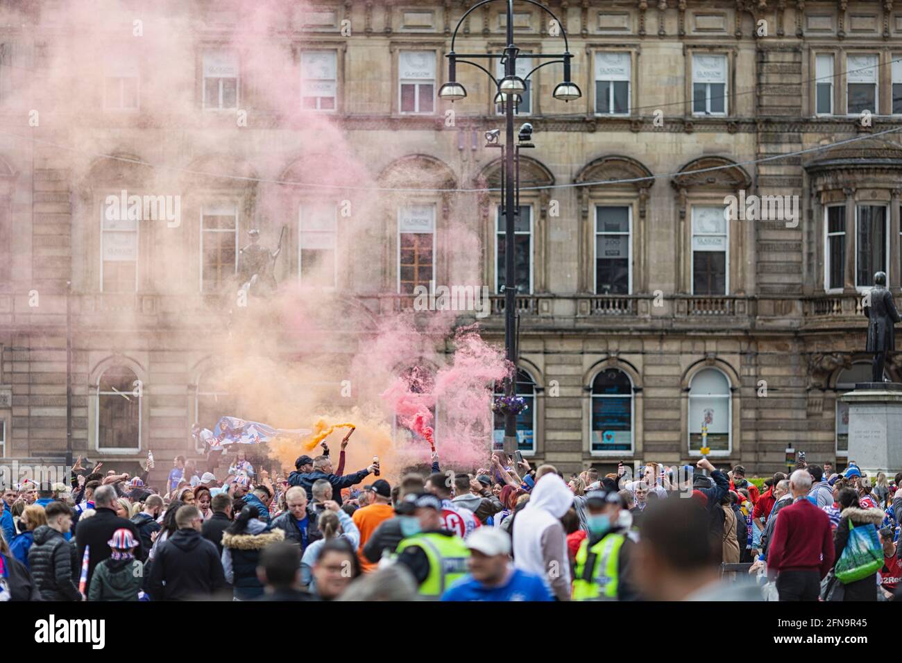 George square statues hi-res stock photography and images - Alamy