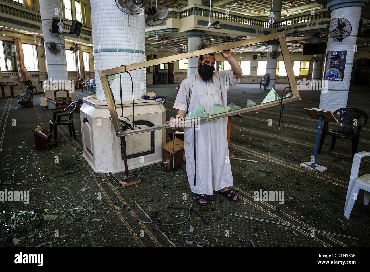 Rafah, Palestinian Territories. 15th May, 2021. A Palestinian man ...