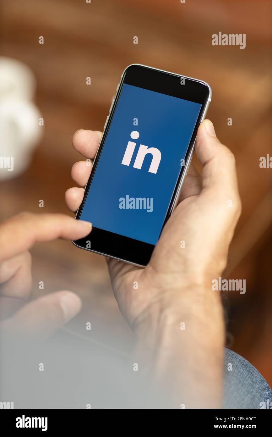 Linkedin logo hi-res stock photography and images - Alamy