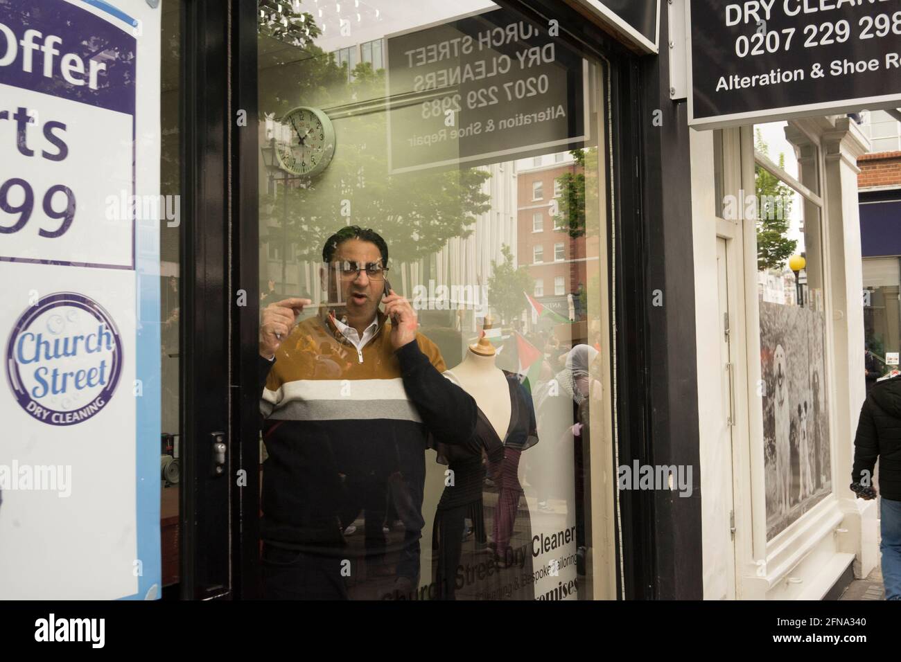 Shopkeep hi-res stock photography and images - Alamy