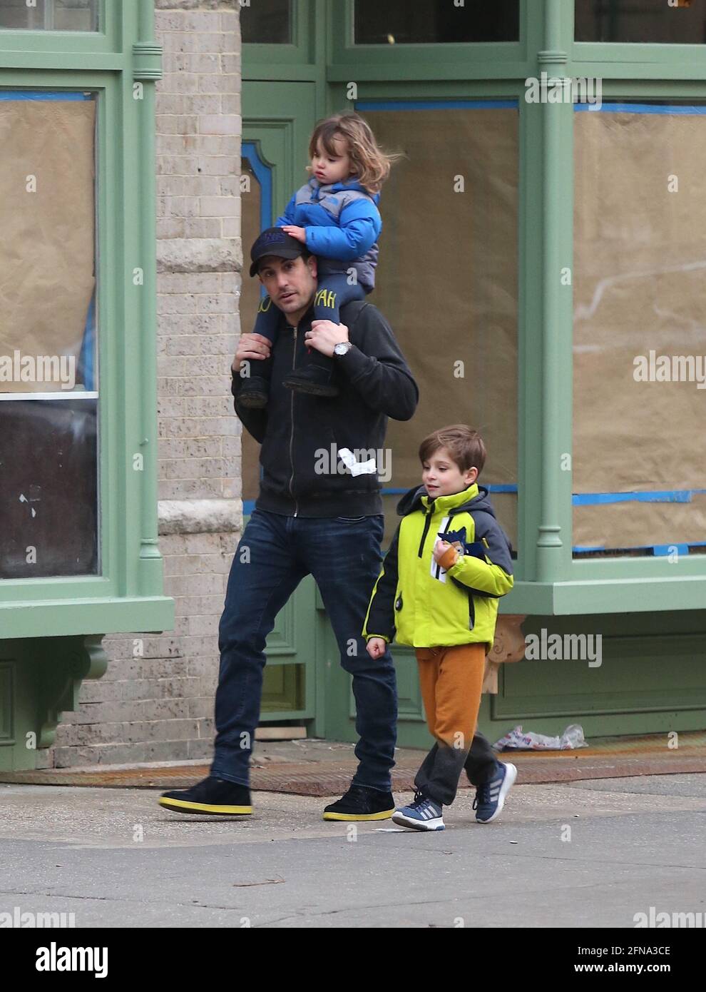 New York - NY - 01/19/2020 - Jason Biggs and sons Sid Biggs (5 years ...