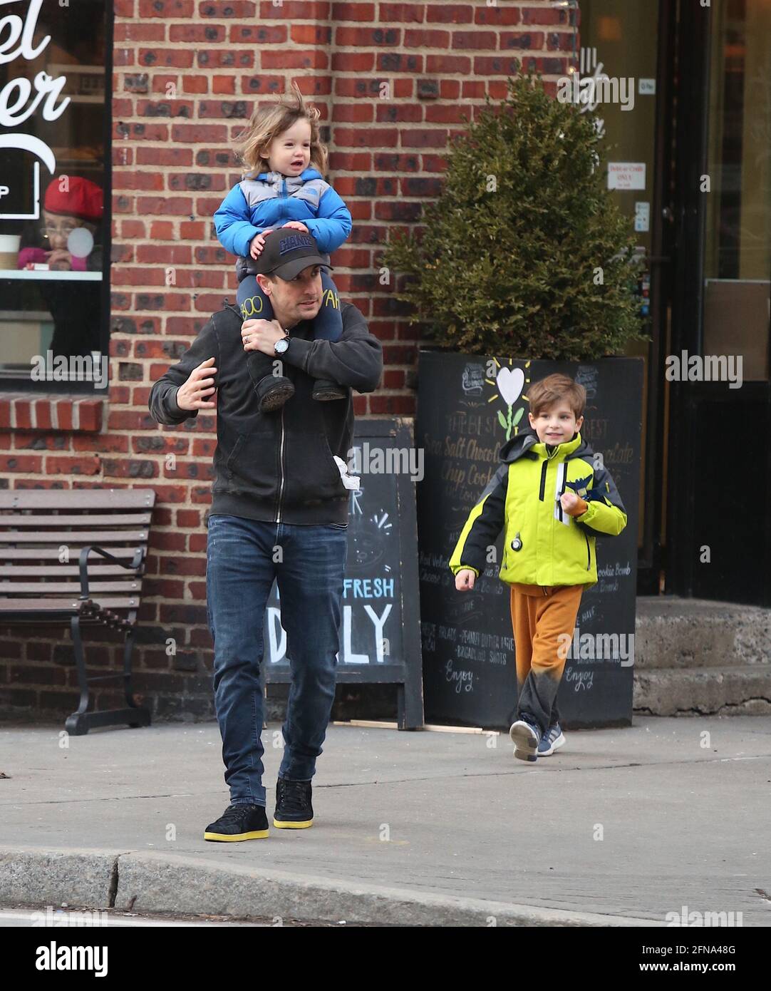 New York - NY - 01/19/2020 - Jason Biggs and sons Sid Biggs (5 years ...