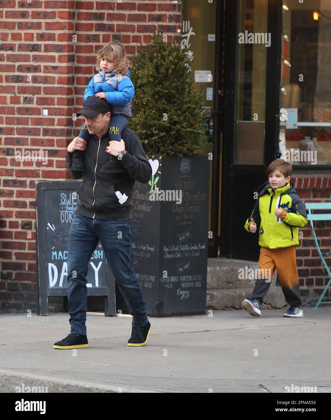 New York - NY - 01/19/2020 - Jason Biggs and sons Sid Biggs (5 years ...