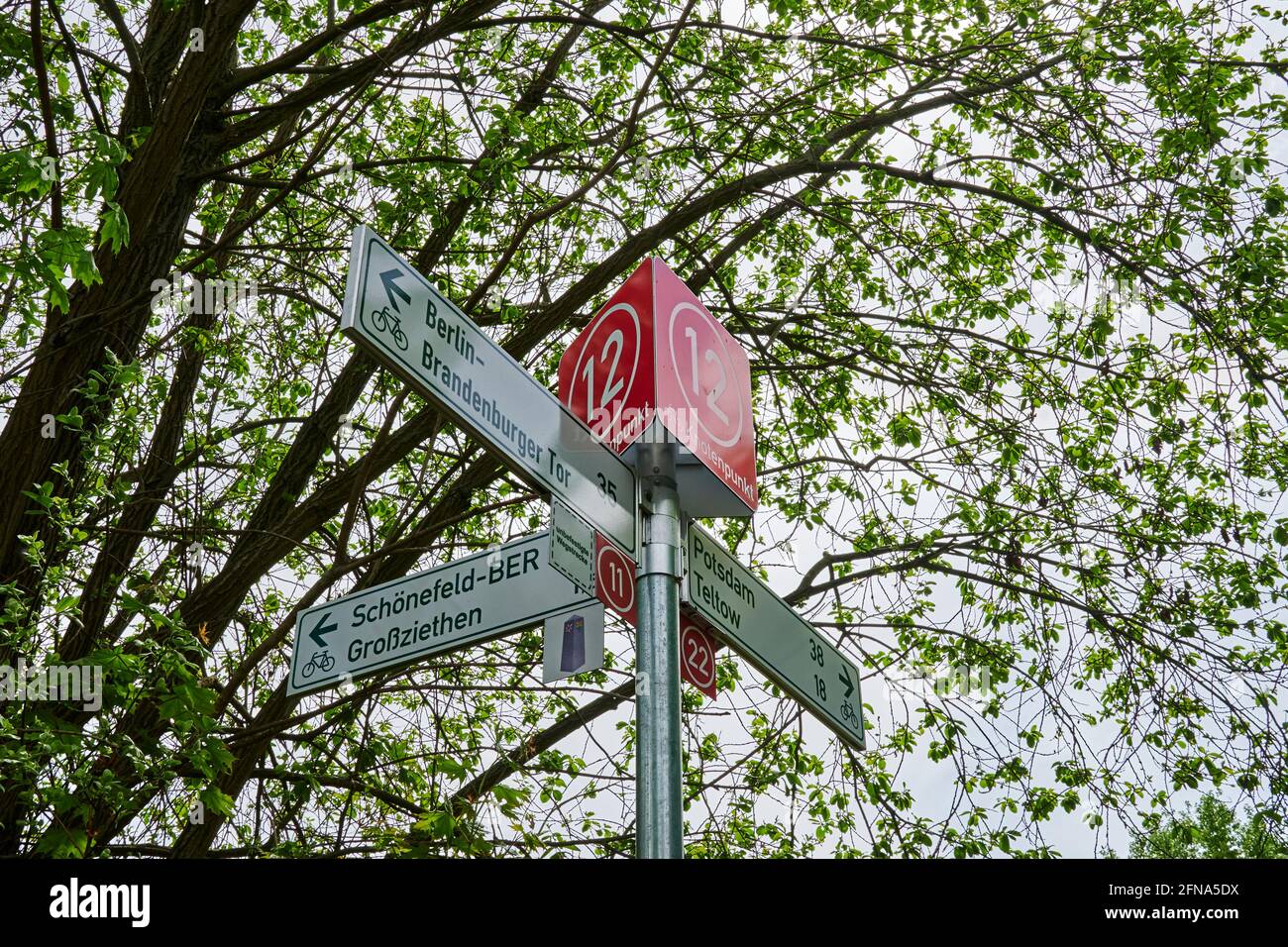 Berliner mauerweg sign hi-res stock photography and images - Alamy
