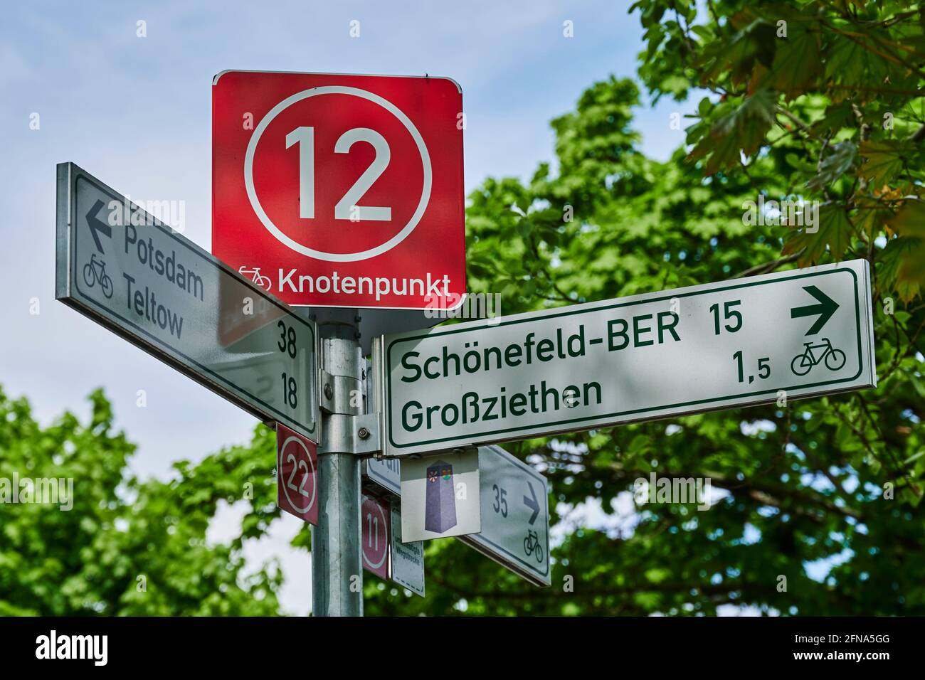 Berliner mauerweg sign hi-res stock photography and images - Alamy