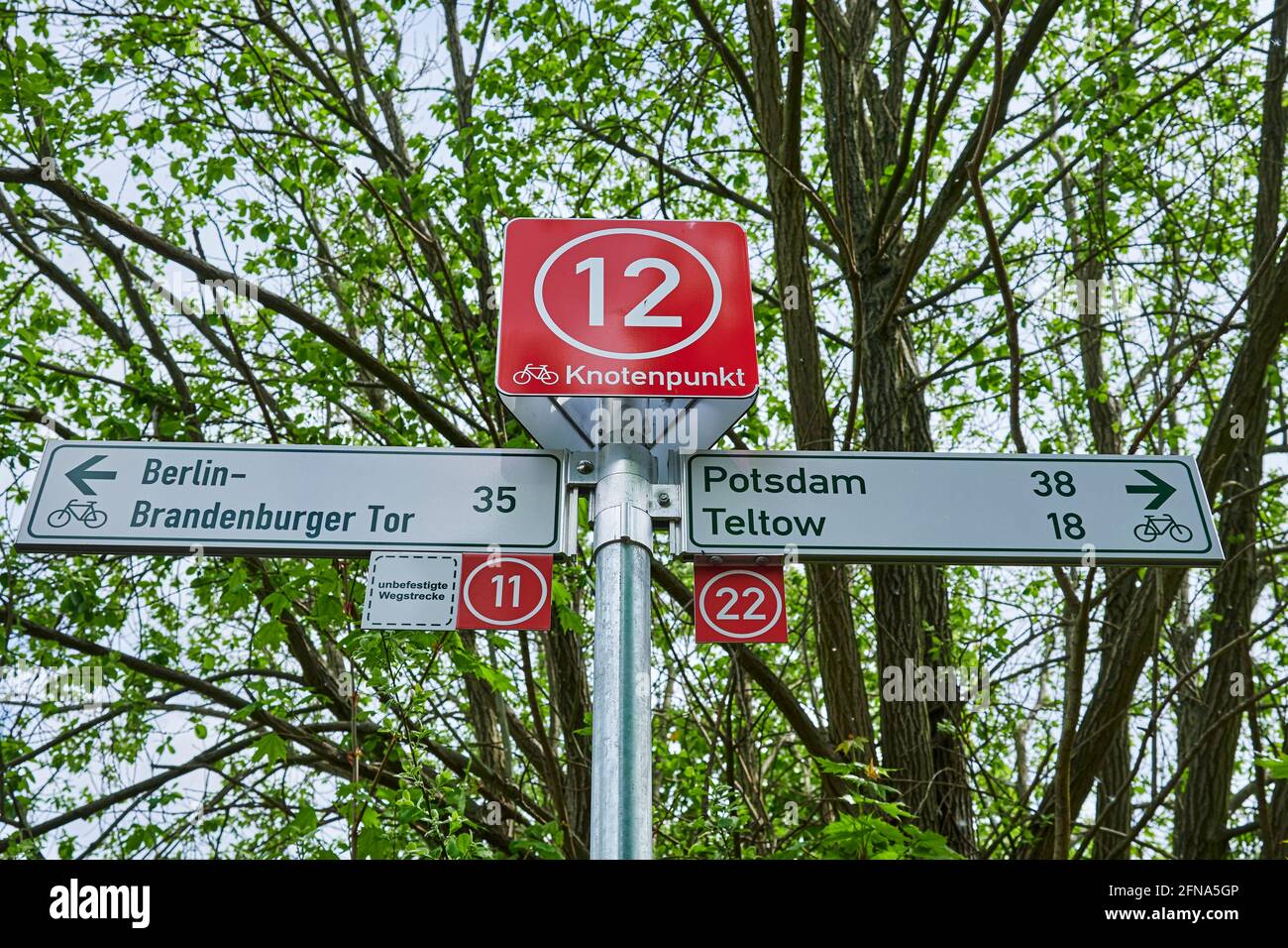 Berliner mauerweg sign hi-res stock photography and images - Alamy