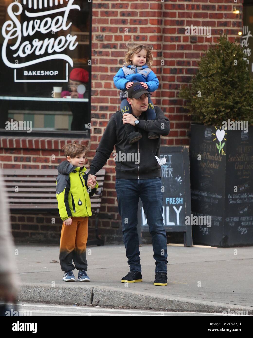New York - NY - 01/19/2020 - Jason Biggs and sons Sid Biggs (5 years ...