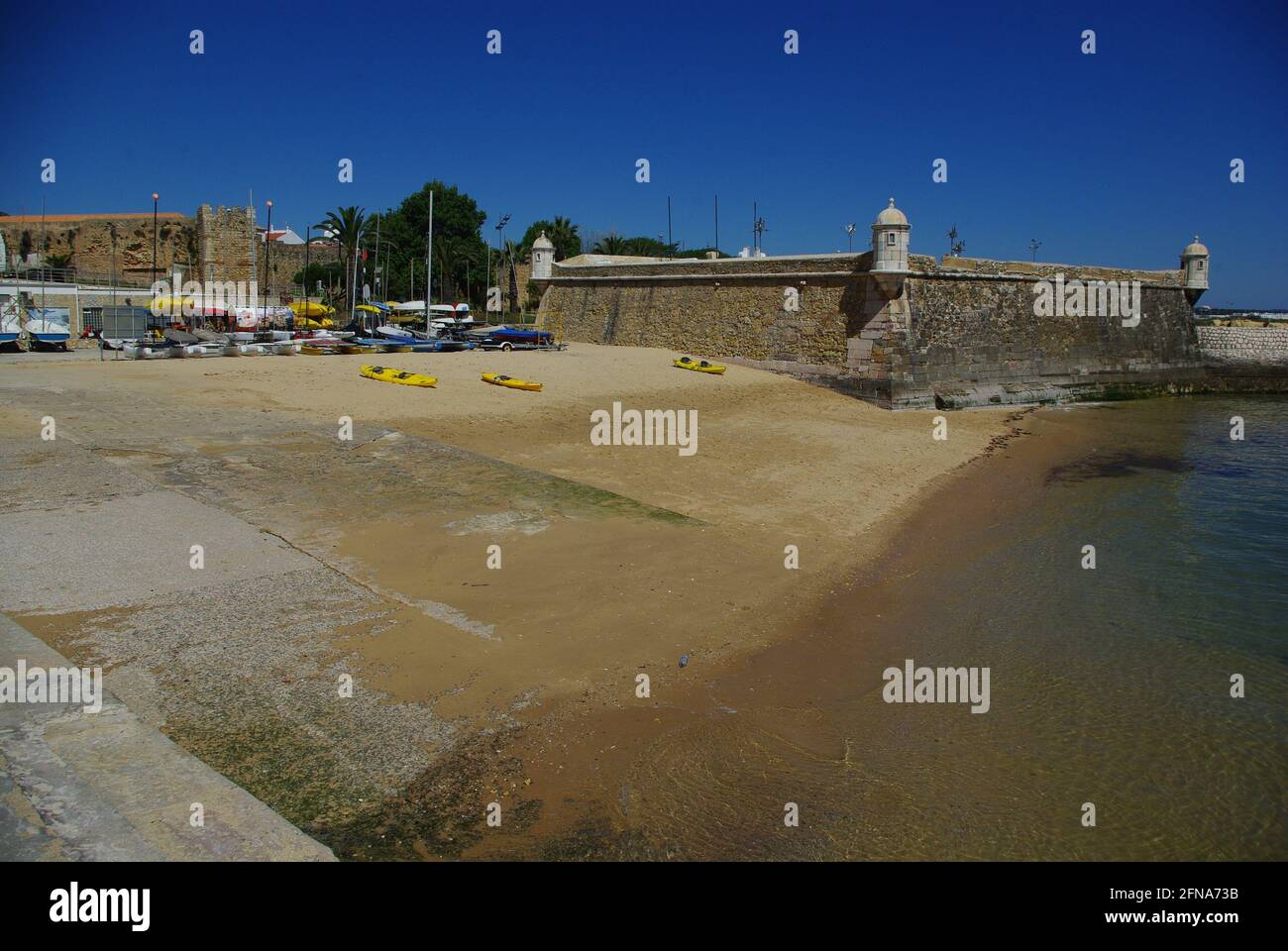 Waterfront fort hi-res stock photography and images - Alamy