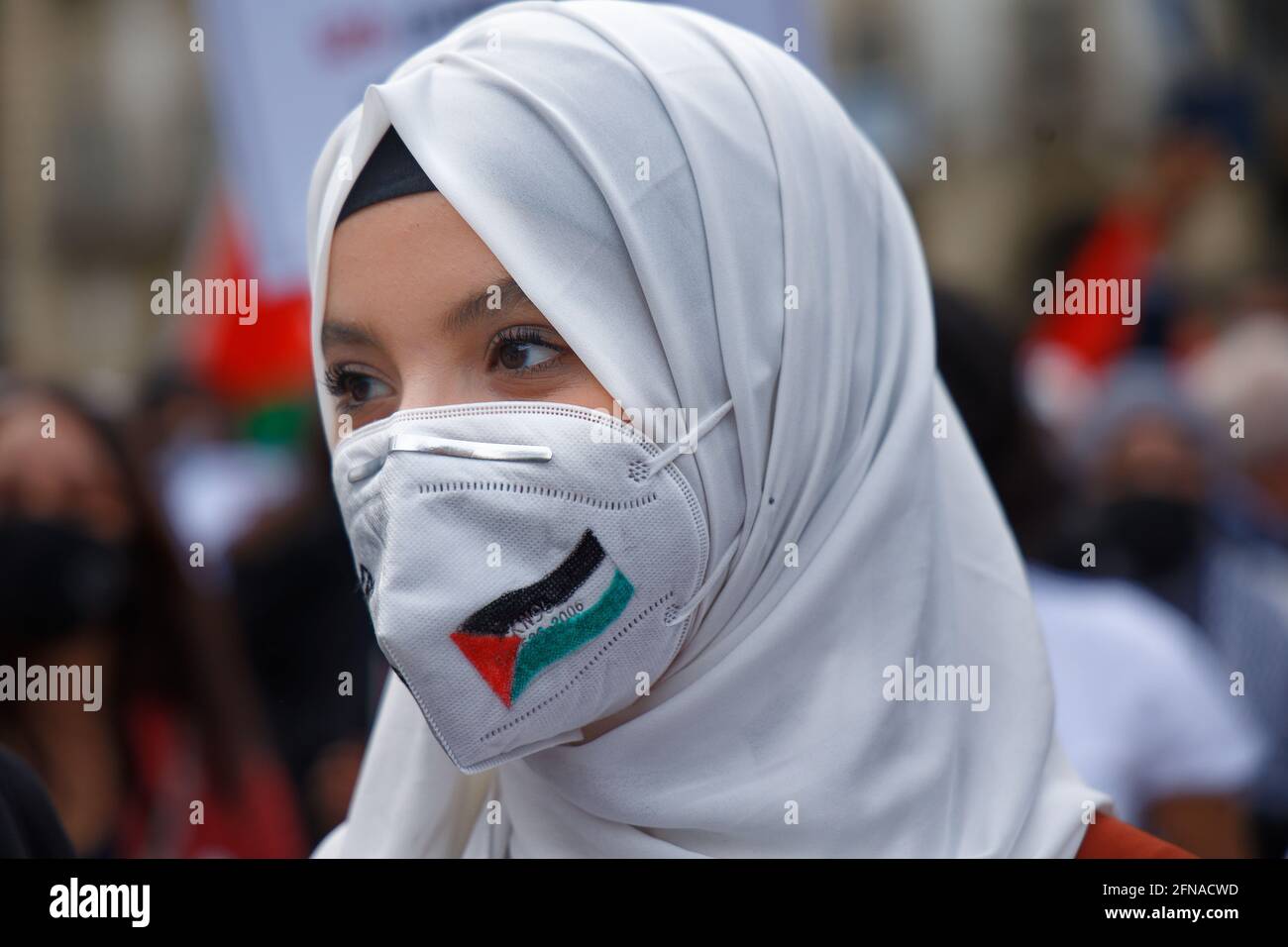 Turin, Italy. 15th May, 2021. A peaceful protester shows a Palestinian ...